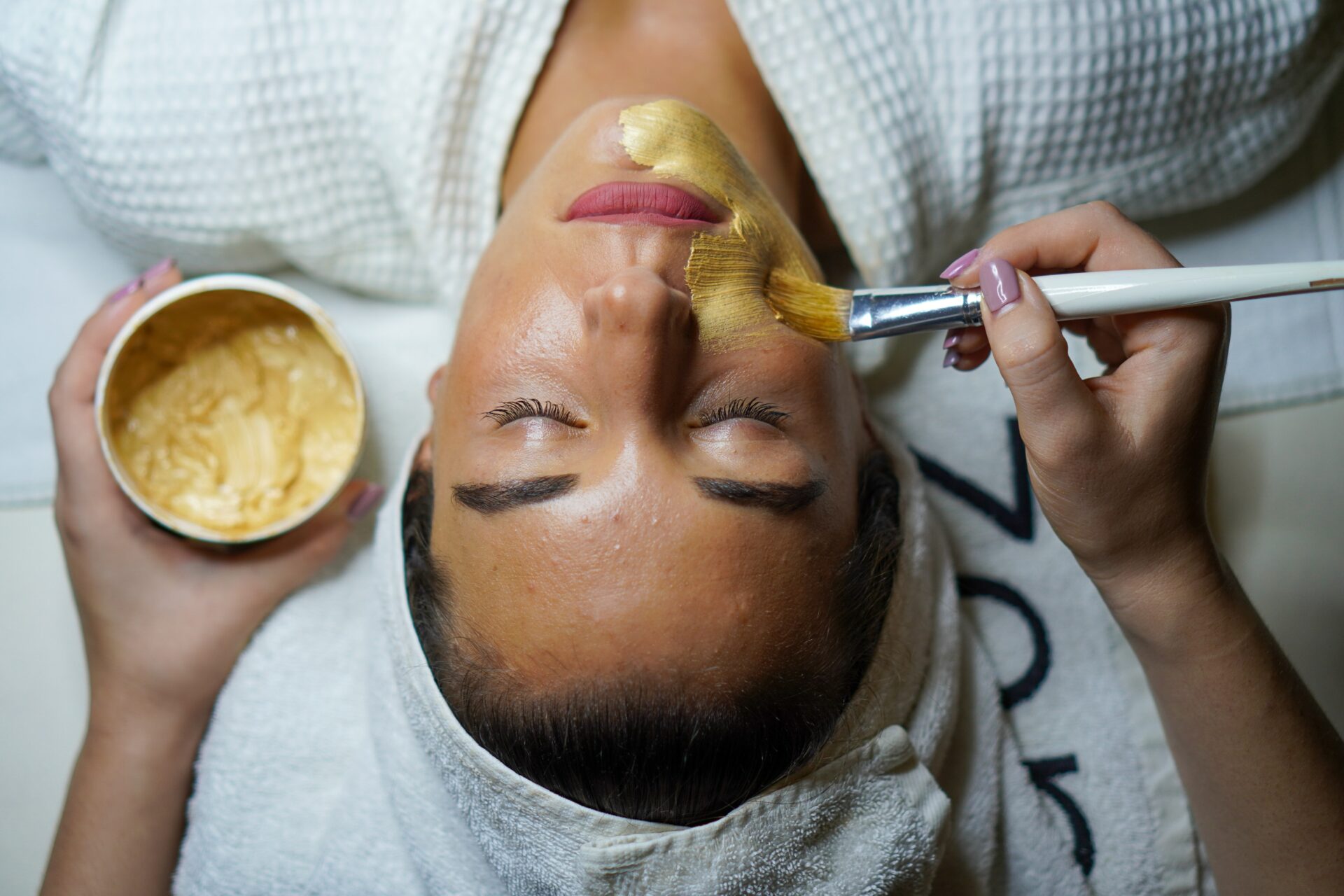 Pielęgnacja twarzy – jak dbać o cerę | Moonlight SPA